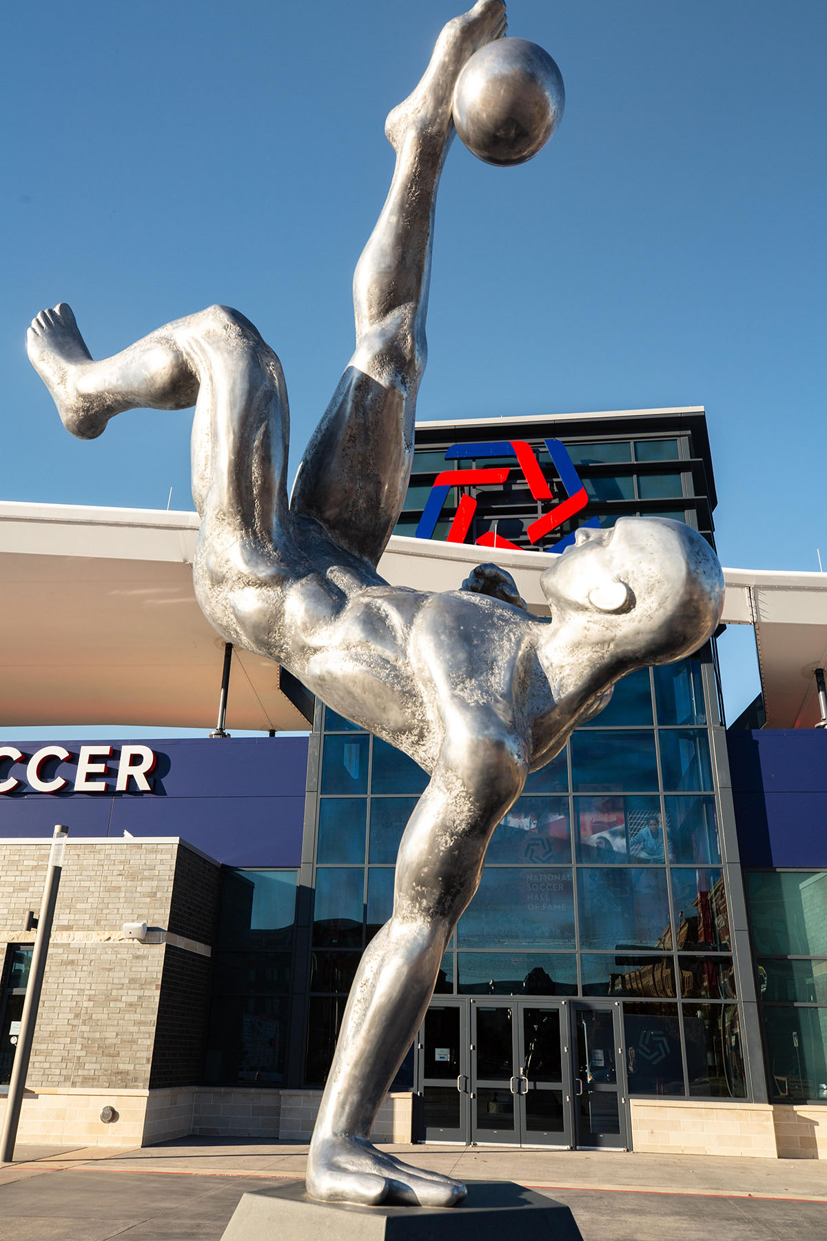Pele Statue Brazil Pays Tributes To Pelé 1 Year After His Death