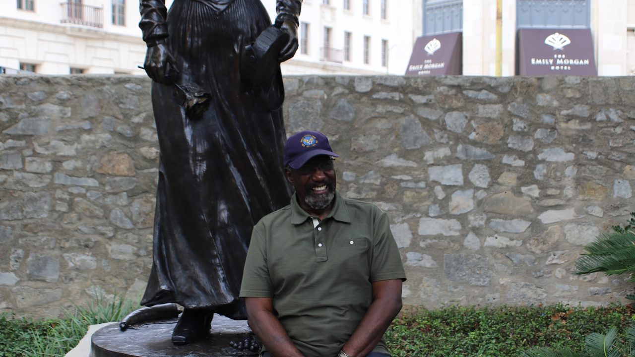 New Alamo Statues Featuring African Americans Tell A More Complete ...