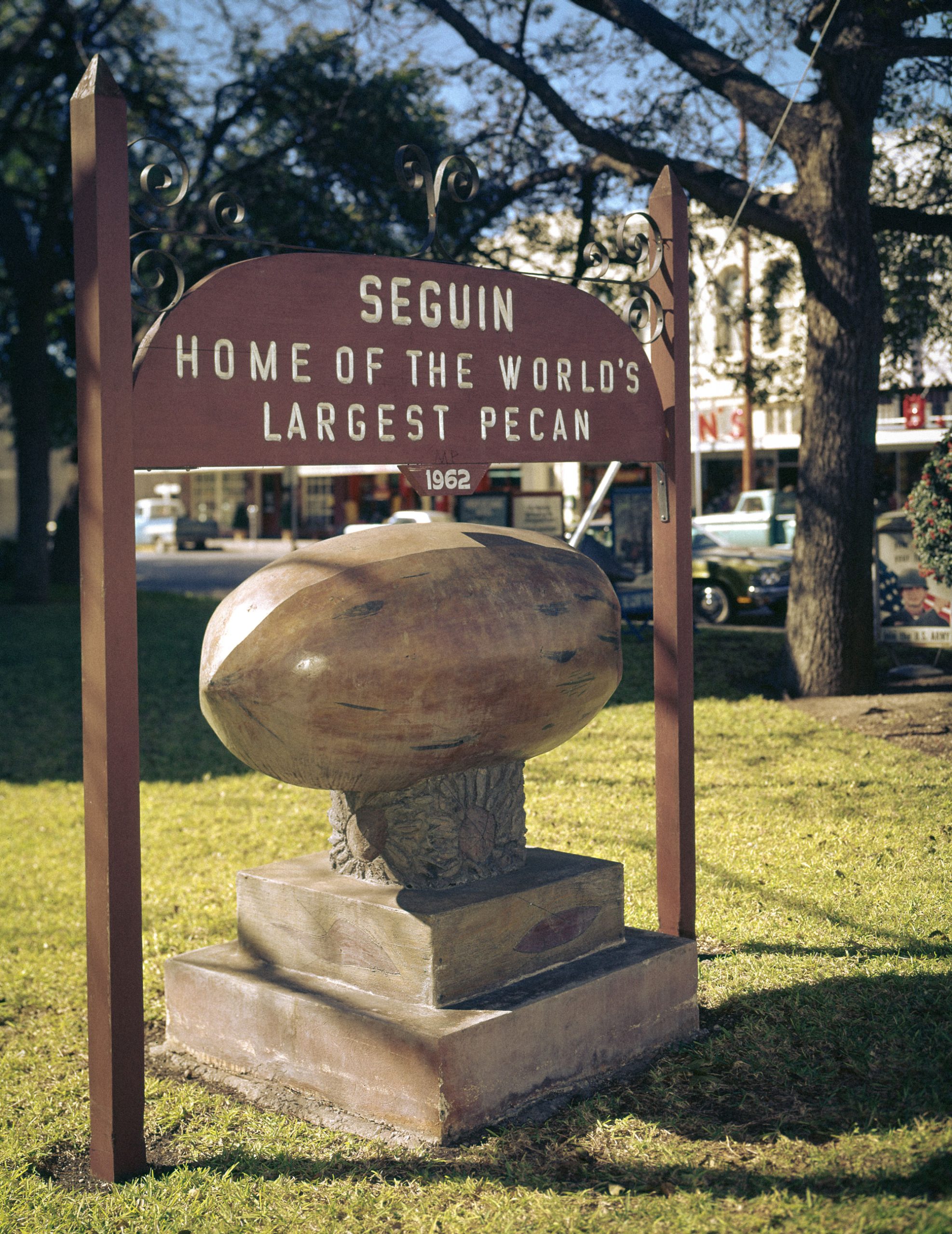 Roadside Oddity: World's Largest Pecan